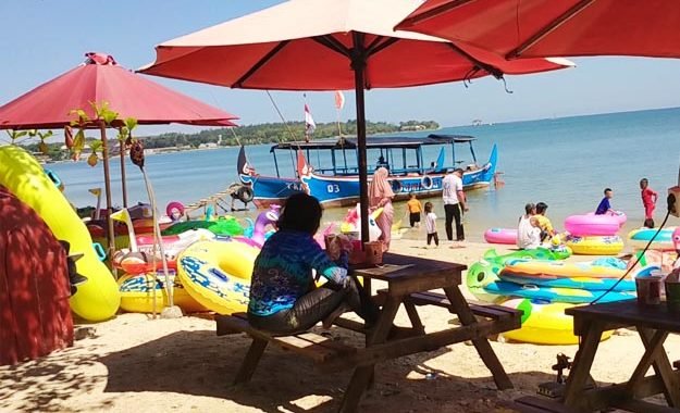 Serunya Liburan di Pantai Teluk Awur Jepara, Bisa Naik Perahu Menuju ...