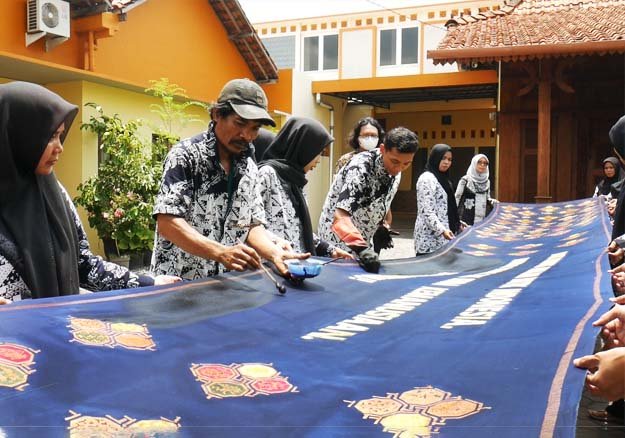 Peringati Hari Batik Nasional, Alfa Shoofa Gelar Acara Membatik ...