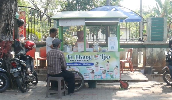 Es Pisang Ijo Depan Museum Kretek Ini Tak Pernah Sepi Pembeli, Segini ...