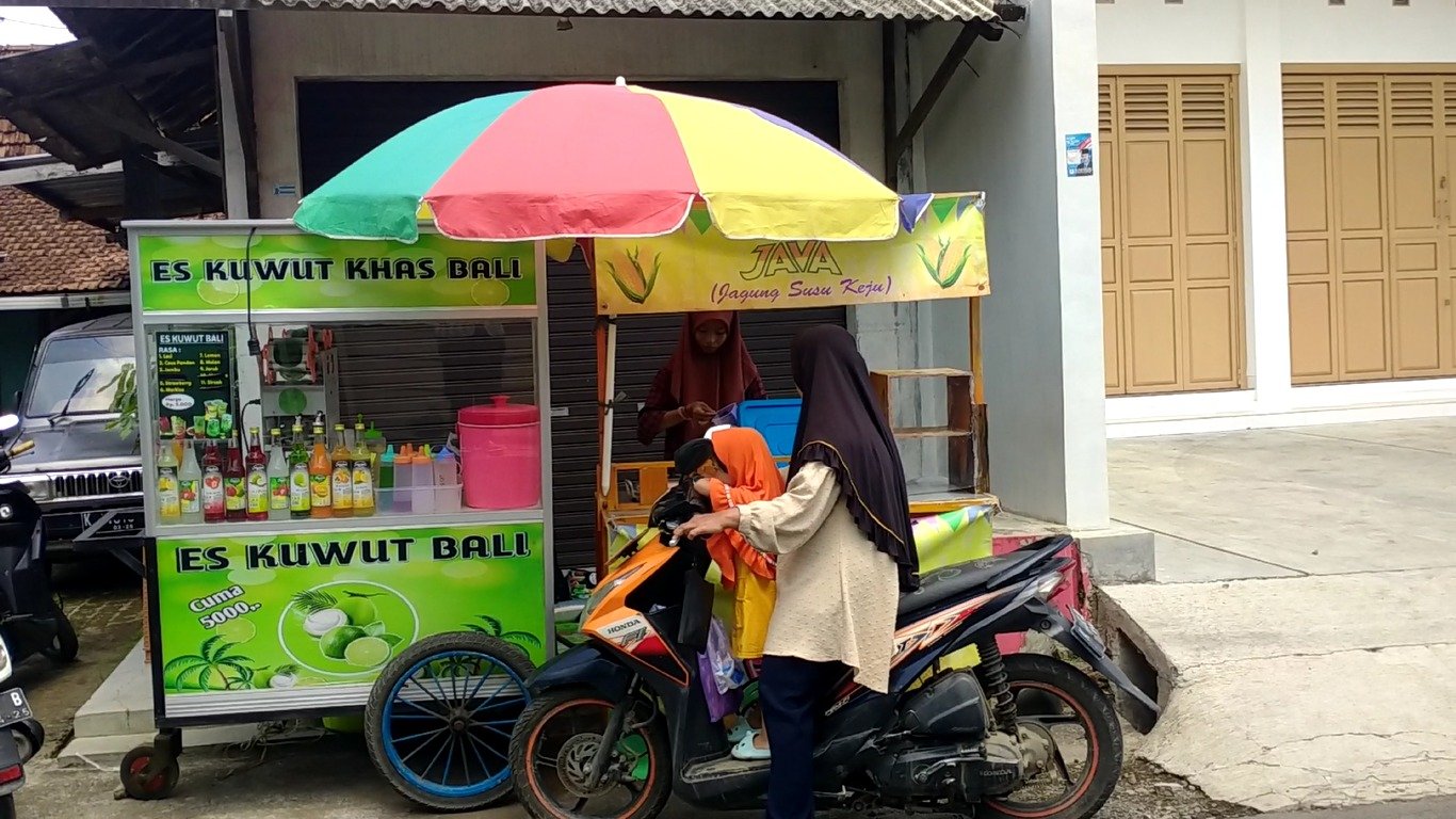 Segarnya Es Kuwut Khas Bali di Kudus