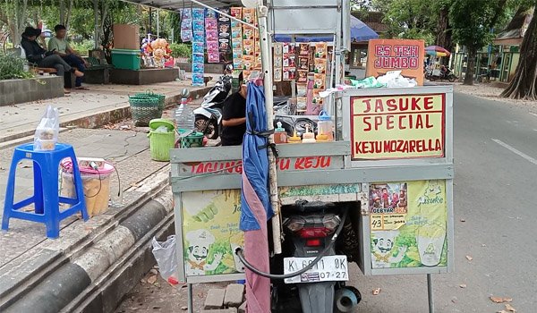 Sediakan Banyak Rasa, Penjual Jasuke di GOR Kudus Ini Tak Pernah Sepi ...