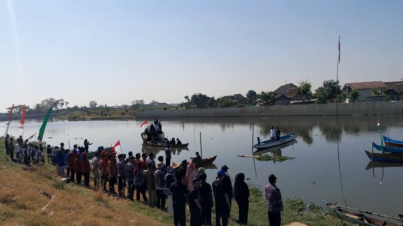 Kampanyekan Merdeka dari Pencemaran, Jampisawan Gelar Upacara di Tengah ...