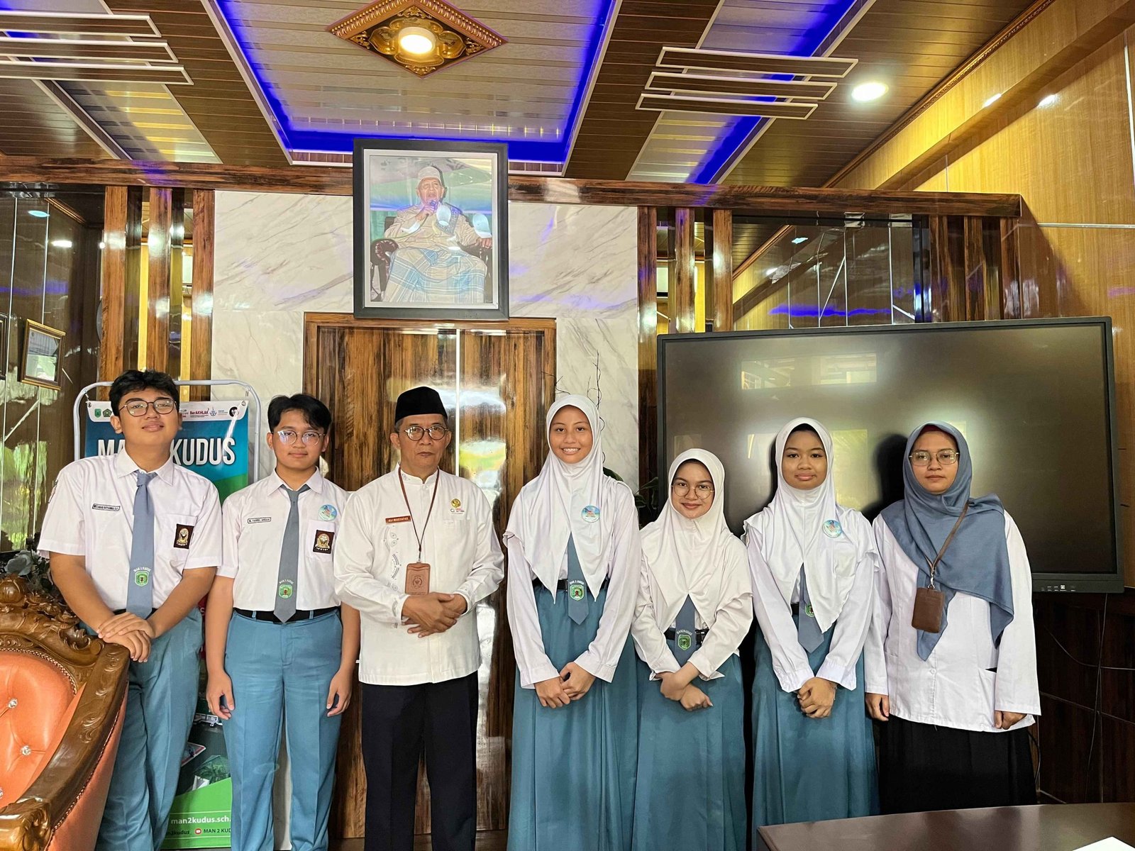 Pertama Ikuti Lomba Internasional, Tim Riset MAN 2 Kudus Raih Silver Medal