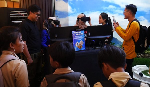 Keliling Kudus Lewat Virtual Reality PT Djarum di Pameran Temporer ...