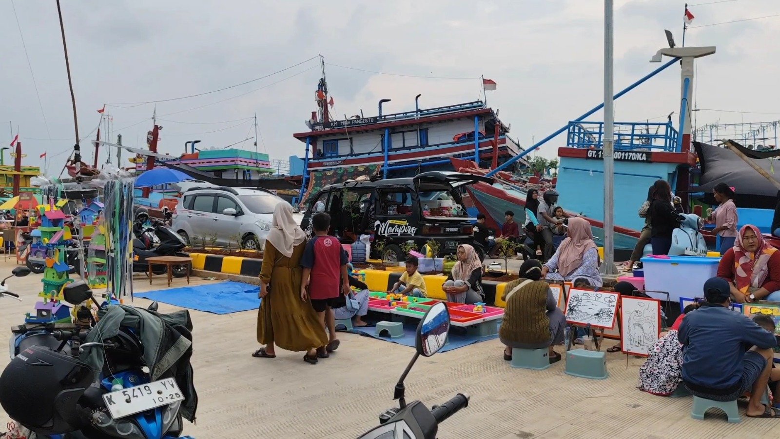 Nyore di Dermaga Juwana, Spot Nyantai Hits di Pati